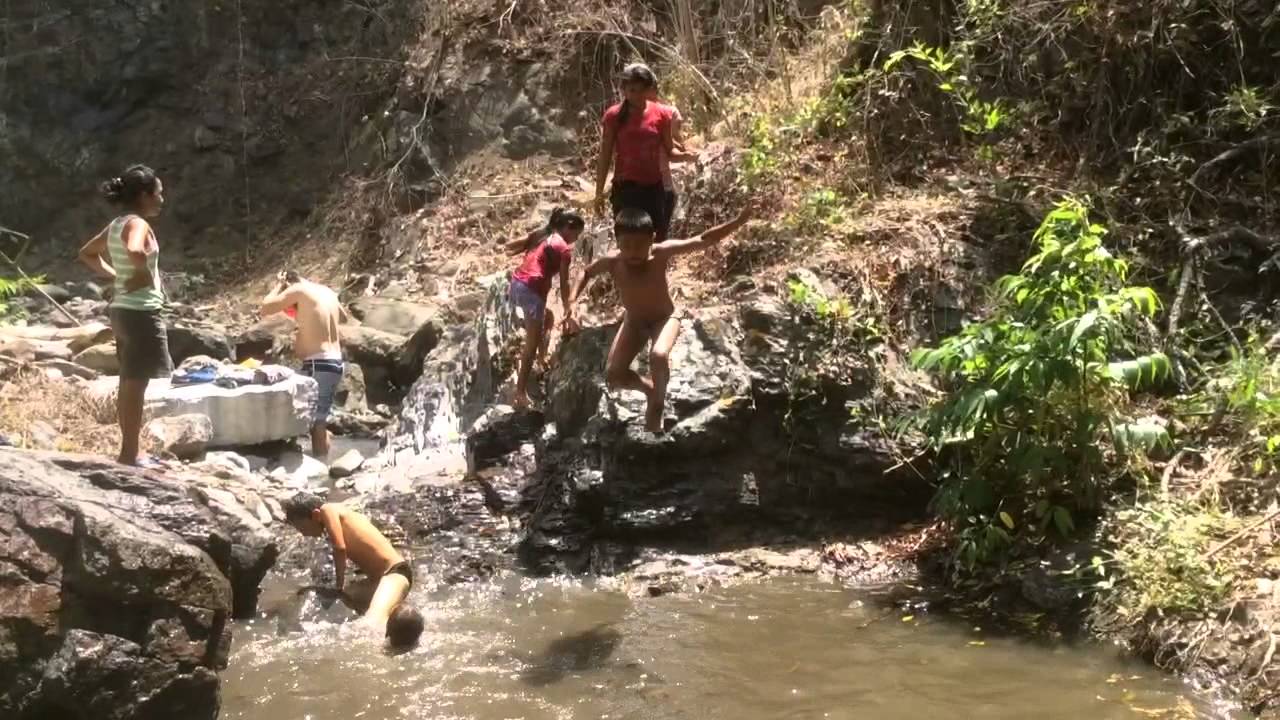 Splashing around in the dried-up river, Santa Ines, Nicaragua - YouTube