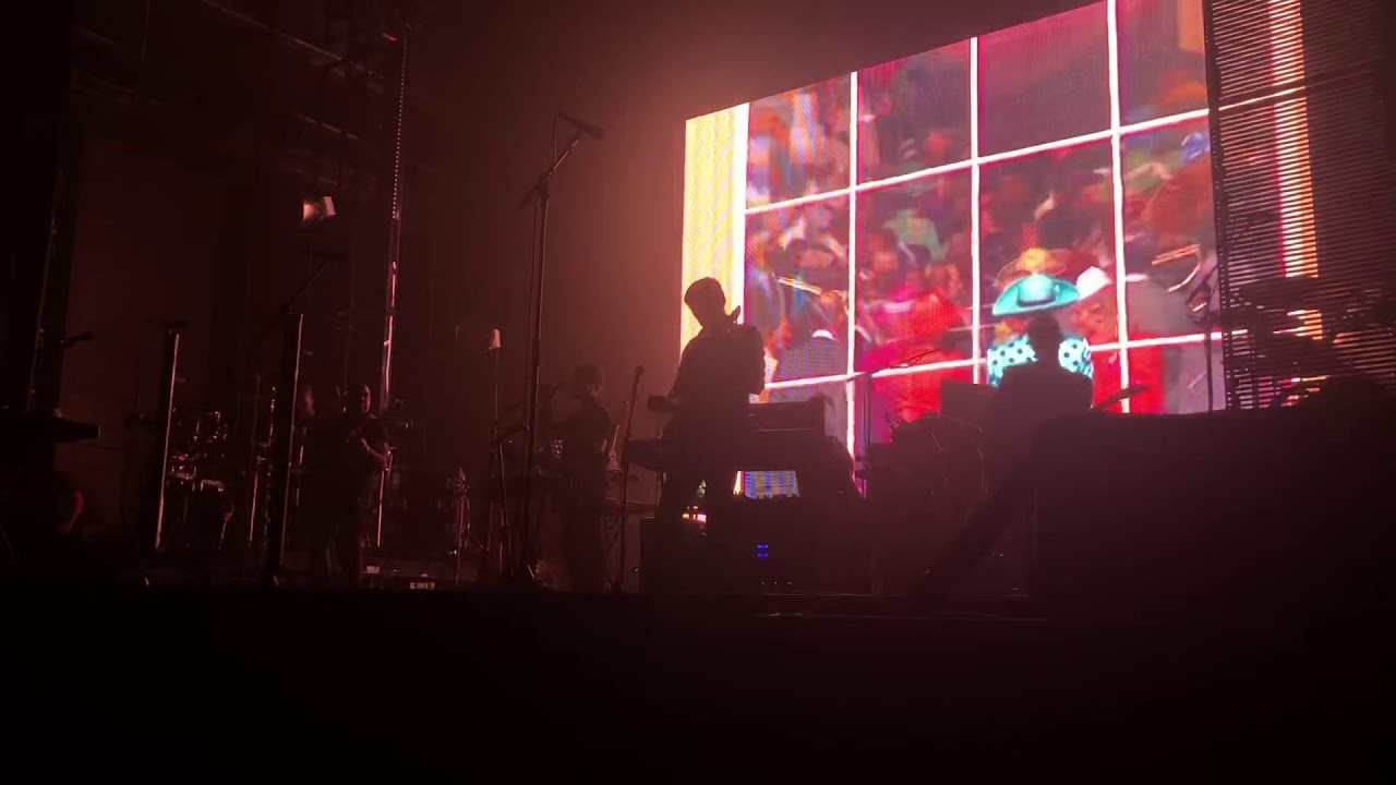 Massive Attack covers The Cure’s “10:15 Saturday Night” - YouTube