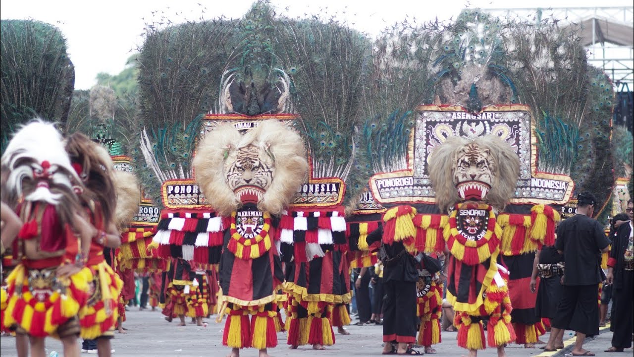 SPEKTAKULER PENTAS SENI REYOG PONOROGO TERBARU BIKIN MERINDING - YouTube
