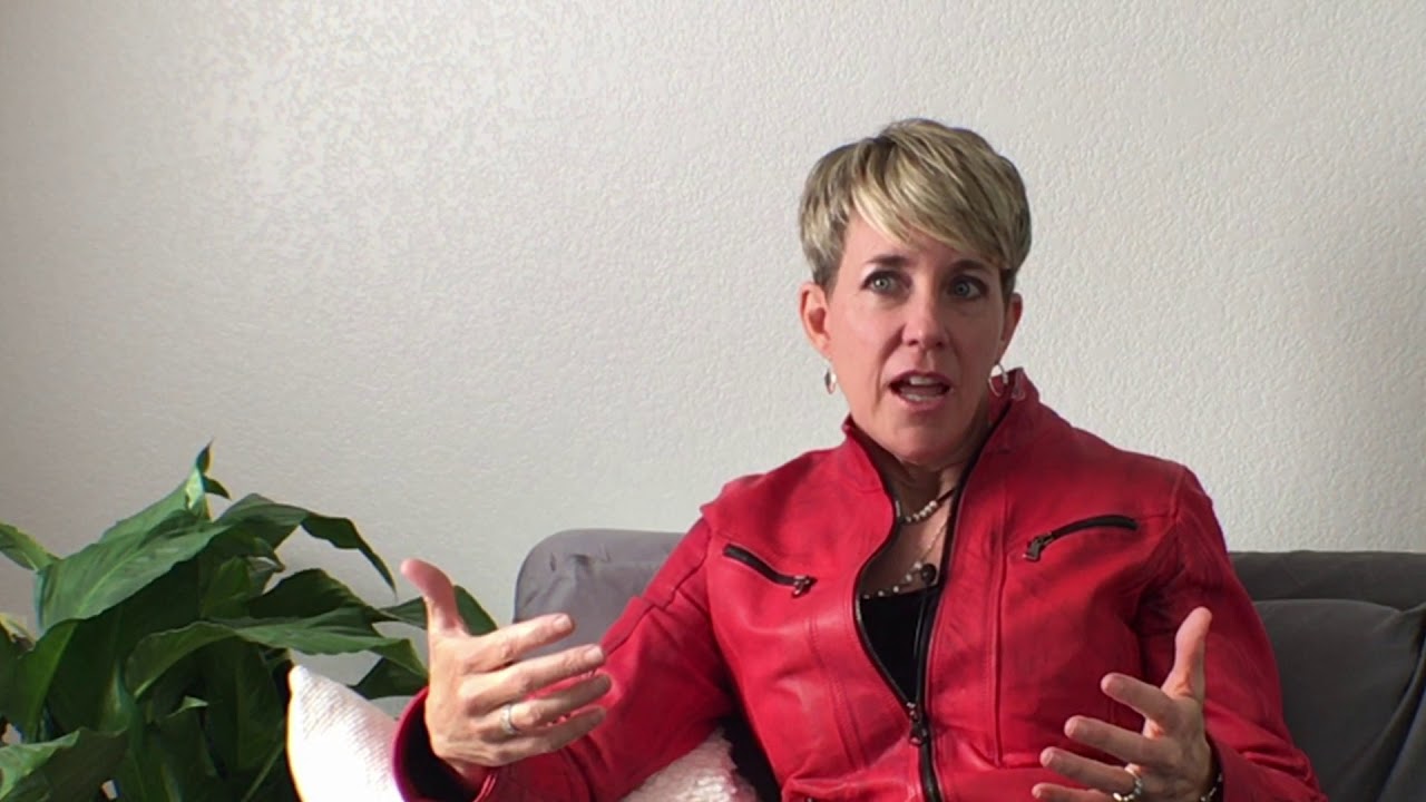 Breast Augmentation Sizing Appointment with Dr. Lisa Hunsicker - YouTube