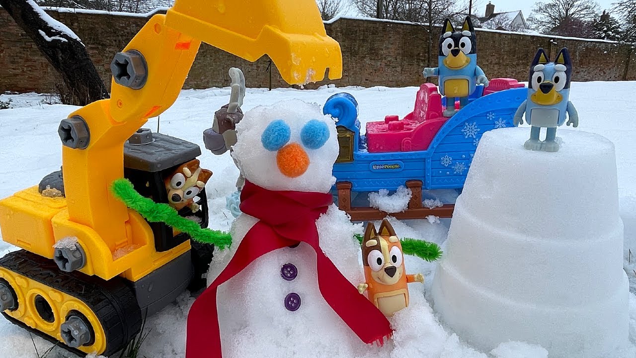 Bluey and Bingo Snow Play Fun Day Snow Castles - YouTube