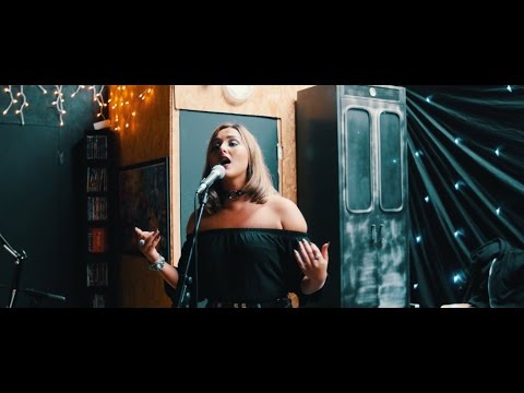 Bobbie Harvey - Dangerous Woman by Ariana Grande (Live at the Lockup)
