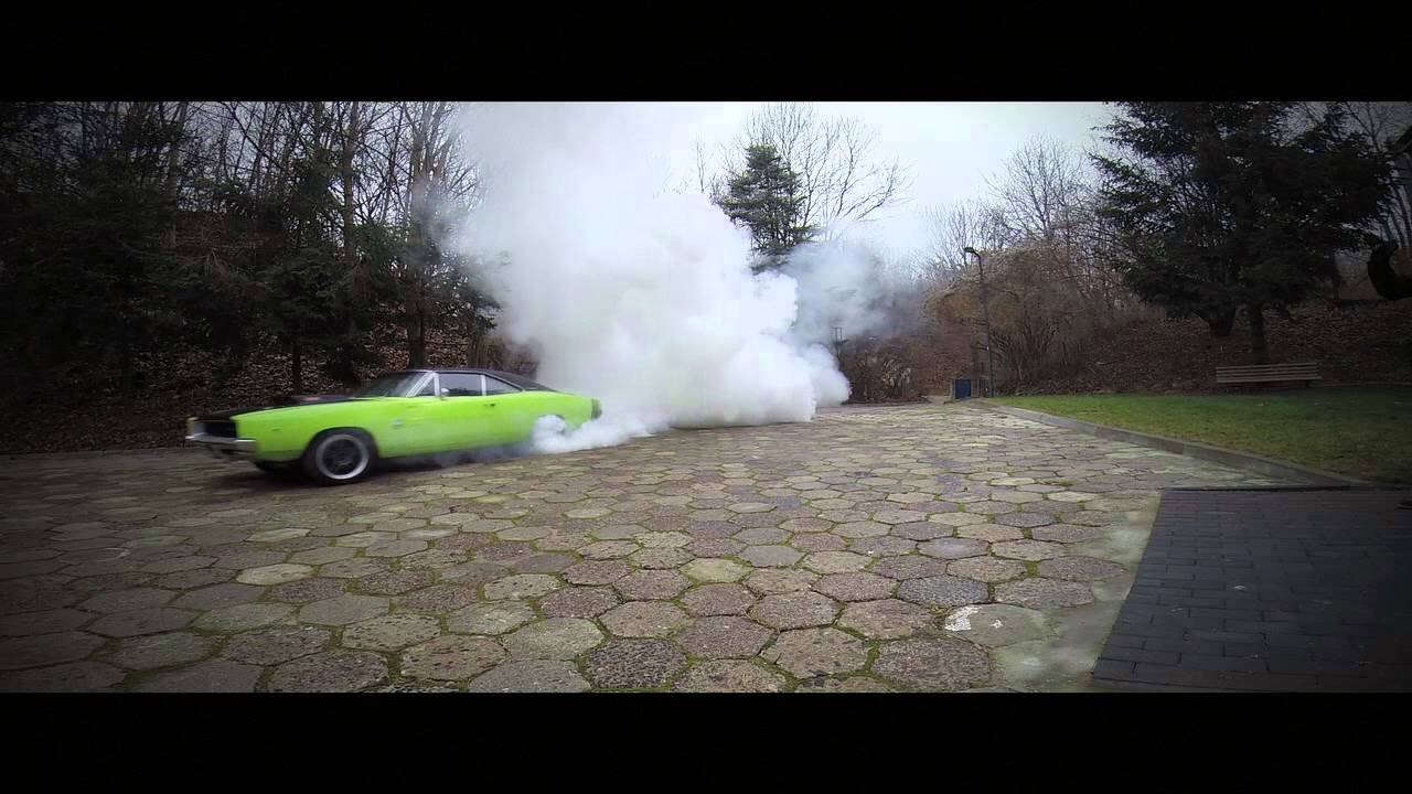 Dodge Charger 68 Burnout - YouTube