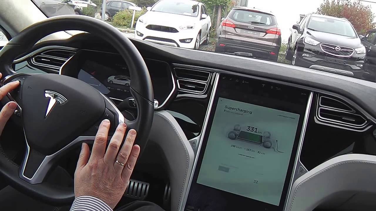 Tesla Model S booten - YouTube