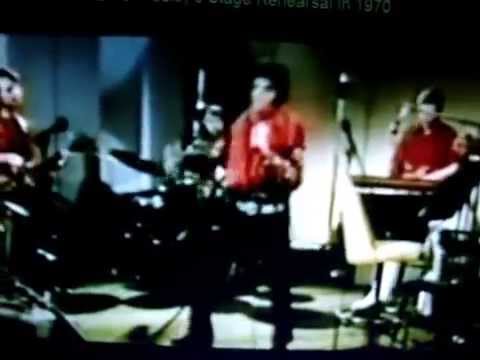 Elvis Presley - Stranger In The Crowd (special edit-stereo) - YouTube