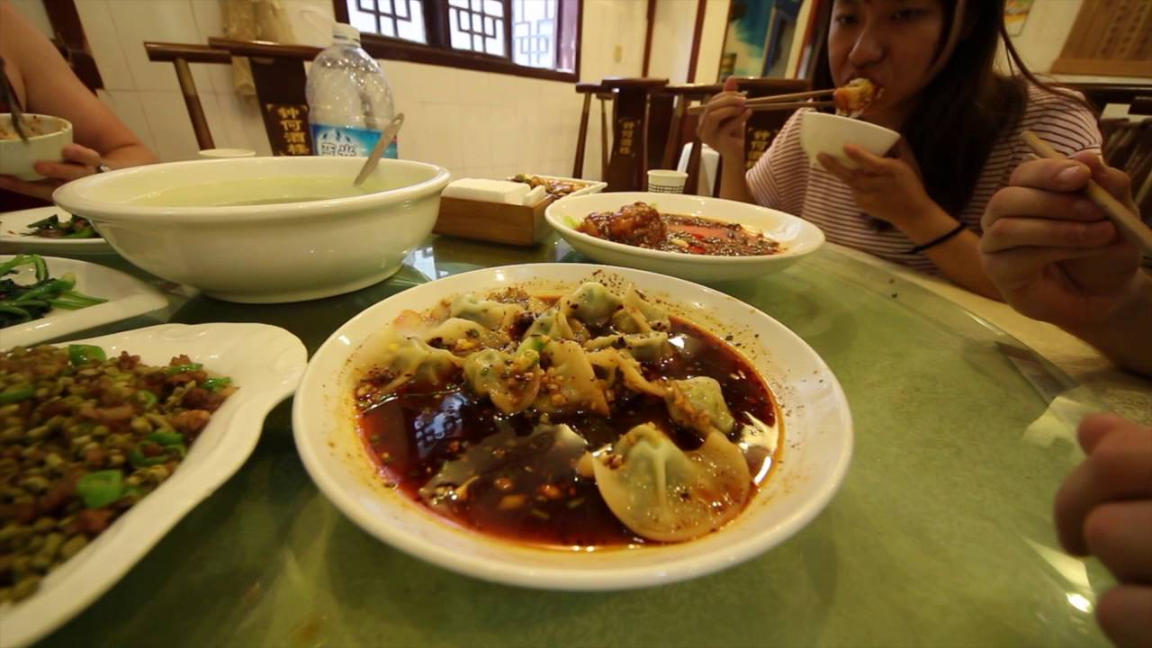A little snack after some panda viewing in Chengdu - Food Rangers - YouTube