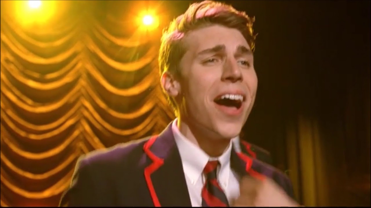 Glee - Live While We're Young (Full Performance) 4x08 - YouTube