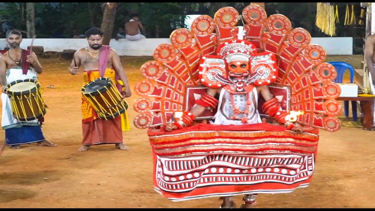 Theyyam @ calicut paradevatha vellattu modapillvill bagavathy temple ...