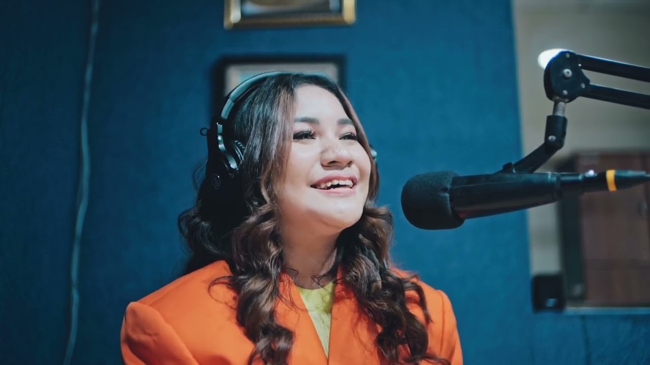 Felika Stephani - Radio Tour Vlog #2 at Semarang - YouTube
