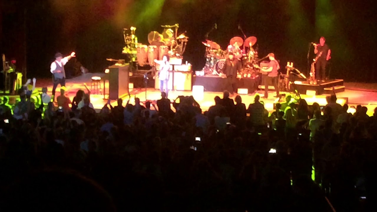 Toto performs Africa at The Greek Theatre August 27 2017 - YouTube