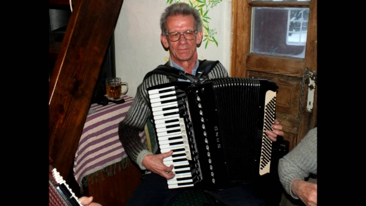 TRIO AKORD "AUGUSTA" - YouTube