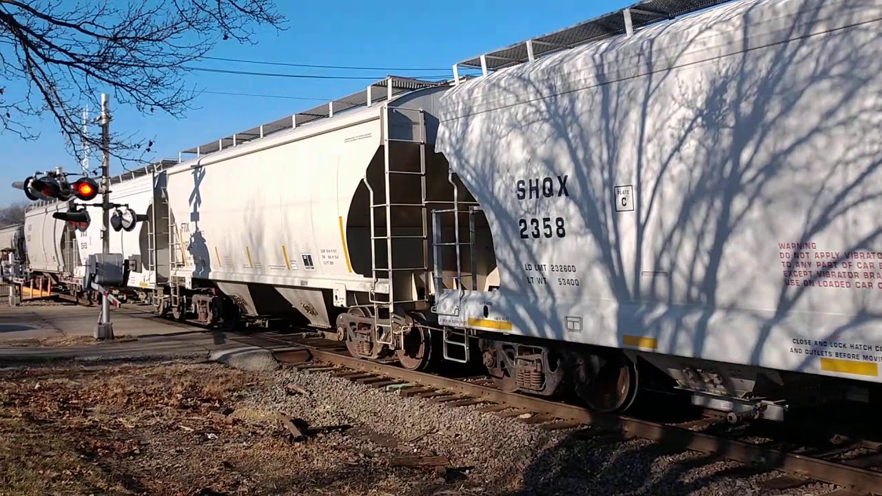 BNSF #4023 Meets with BNSF Train Near Chicago - YouTube
