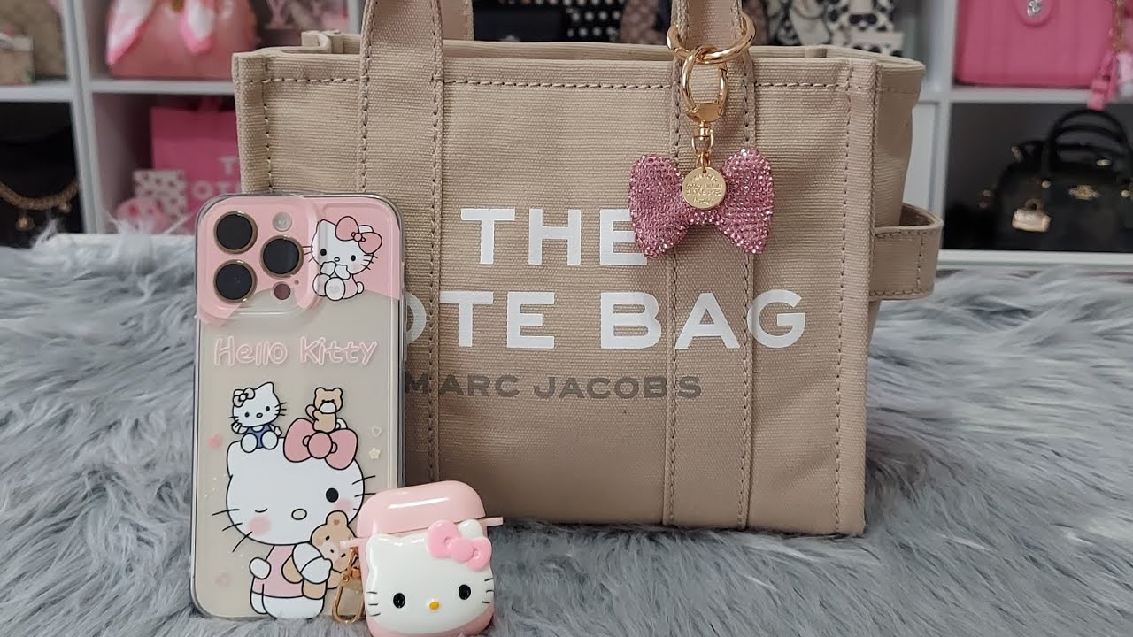 What's In My Bag | Marc Jacobs Tote | Hello Kitty - YouTube