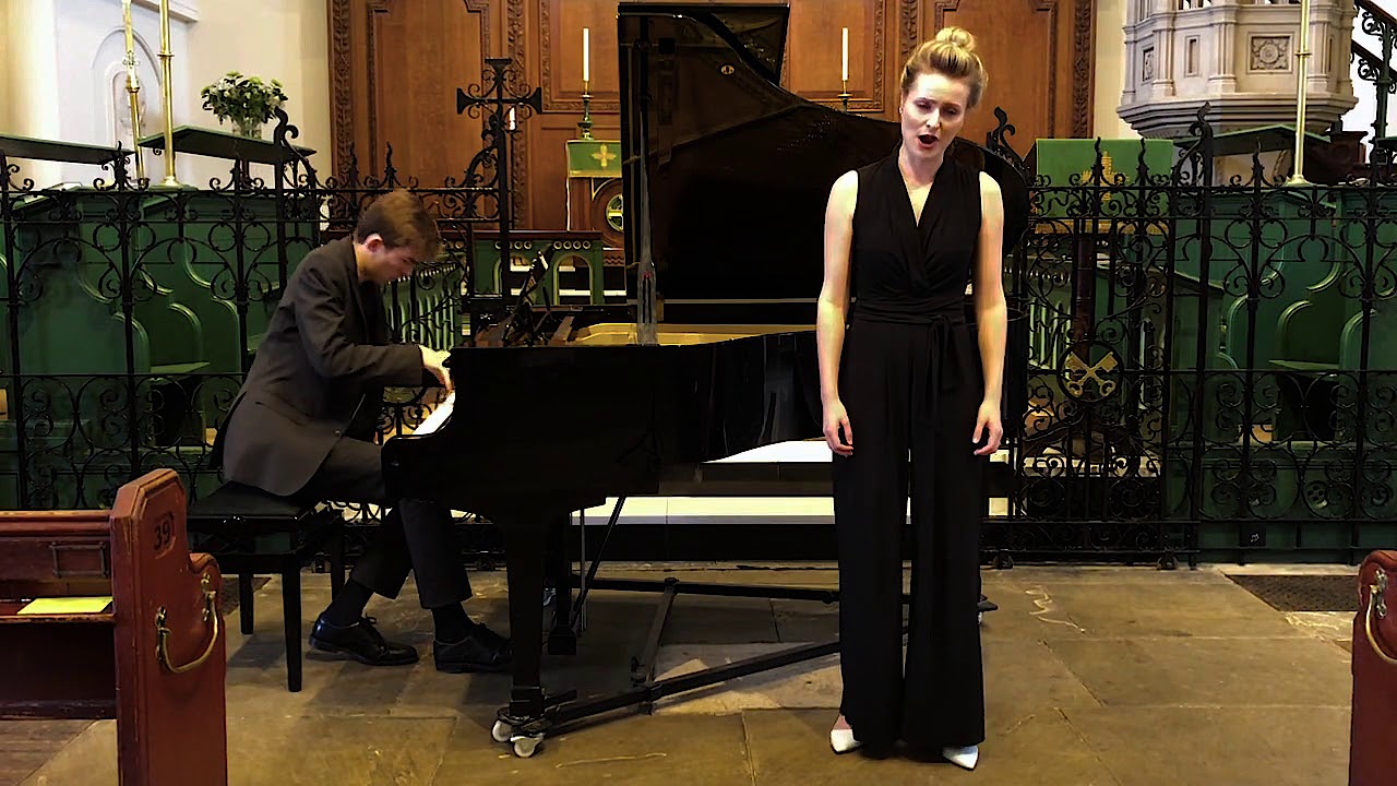 En Svane | Milly Forrest - YouTube