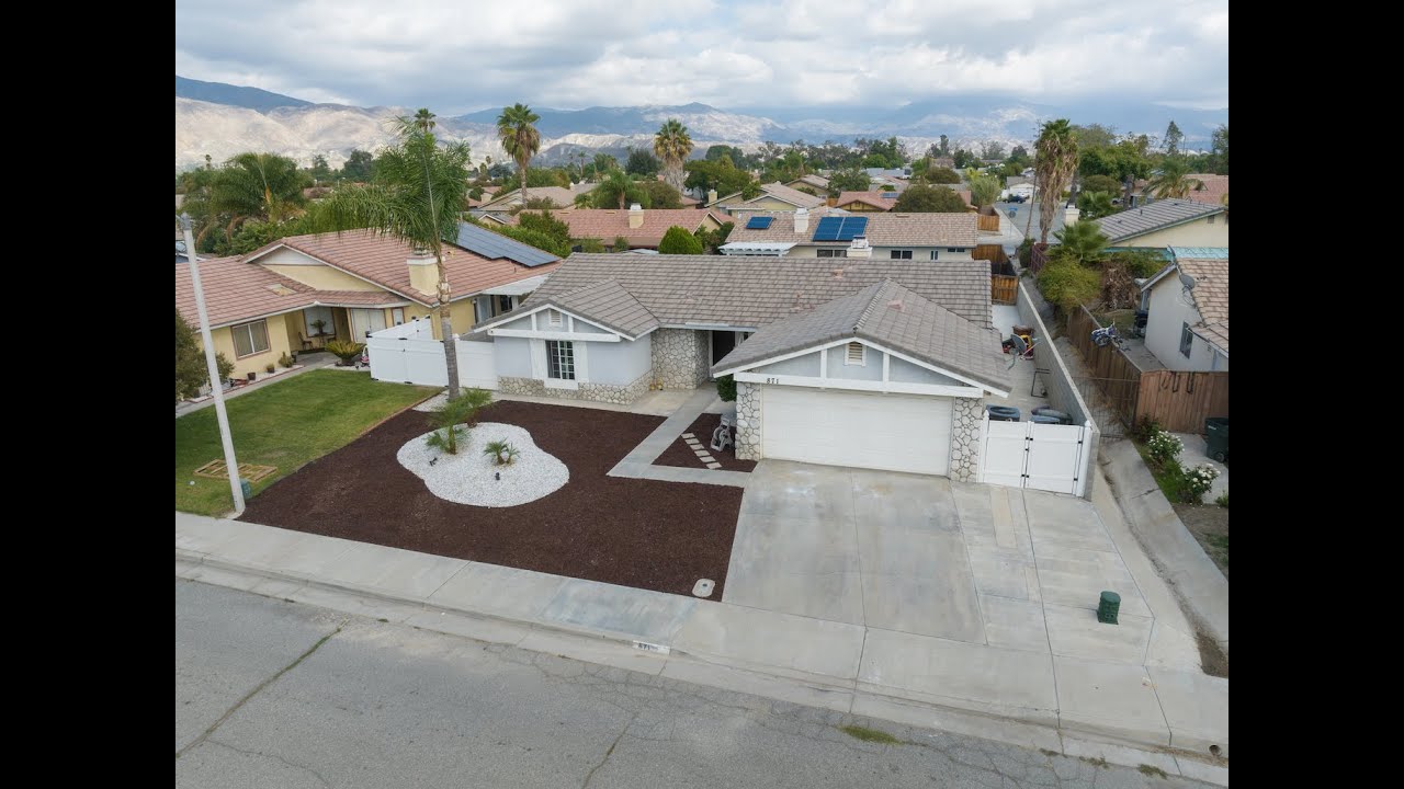 HOT NEW LISTING! Ask about 2/1 rate buy down options for this home ...