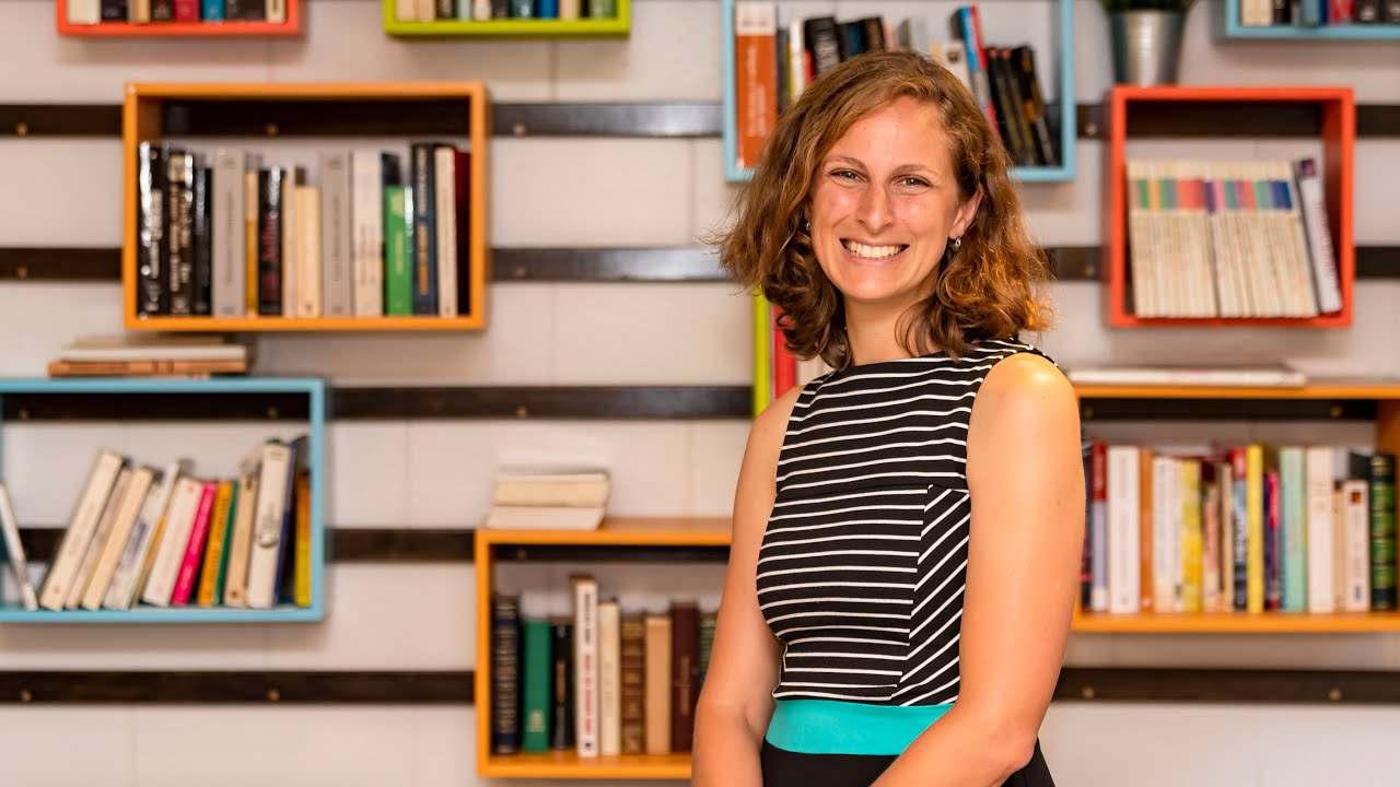 Christine Labrie candidate de QS dans Sherbrooke - YouTube