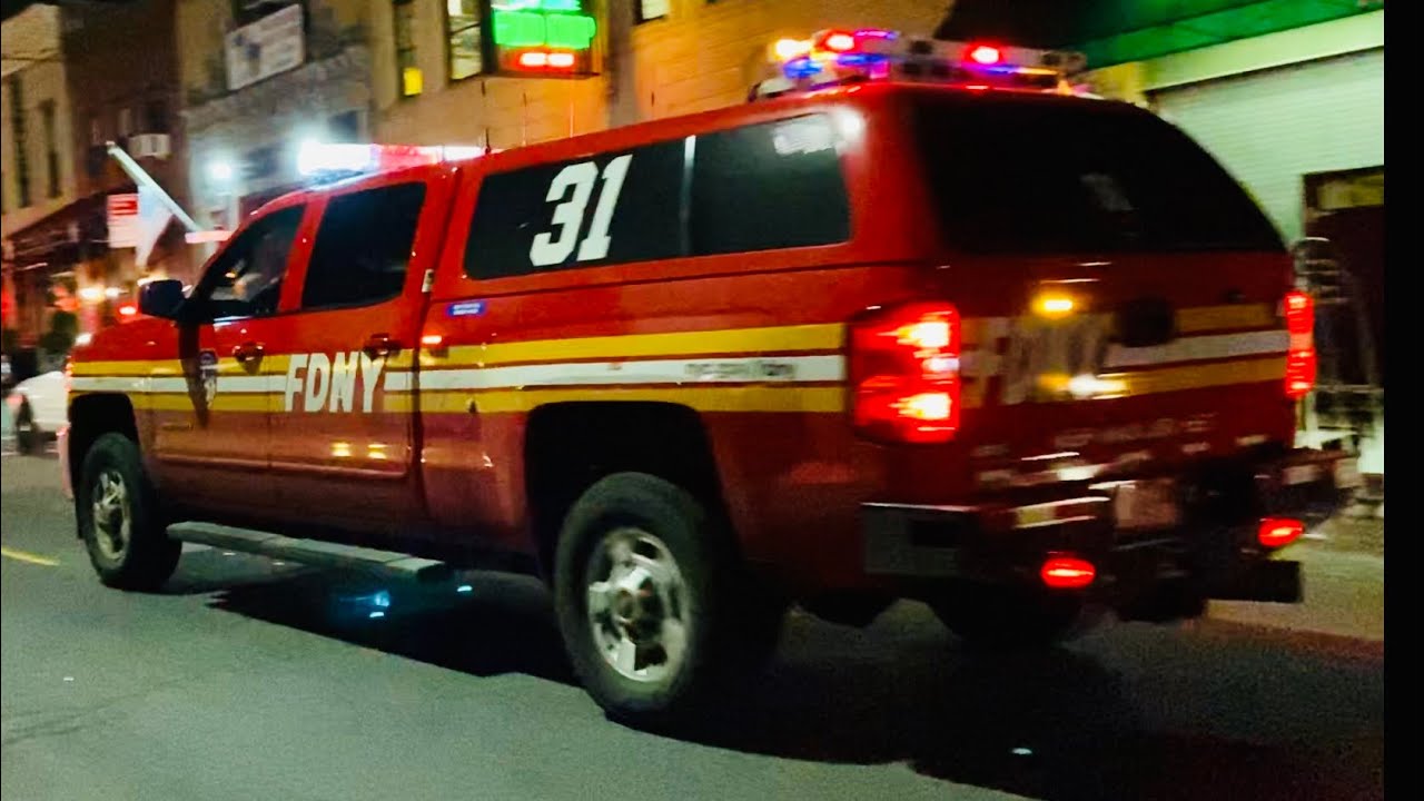FDNY BATTALION 31 CHIEF RESPONDING CODE 2 ON UNION STREET IN PARK SLOPE, BROOKLYN IN NEW YORK ...