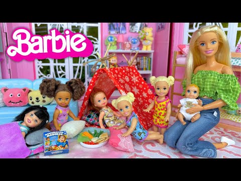 Routine de la soirée pyjama en famille Barbie et Ken pour les tout-petits