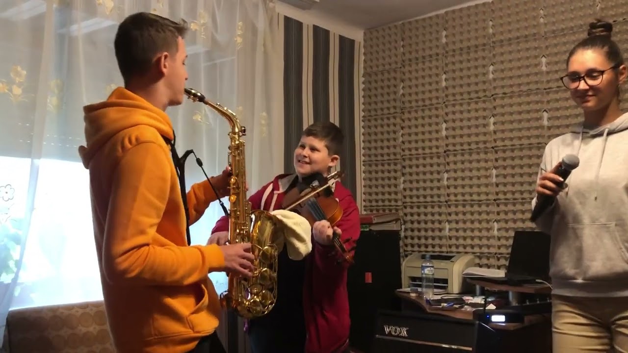 Emma Crihan & RAR Music - Mărie, poale ciurate - YouTube