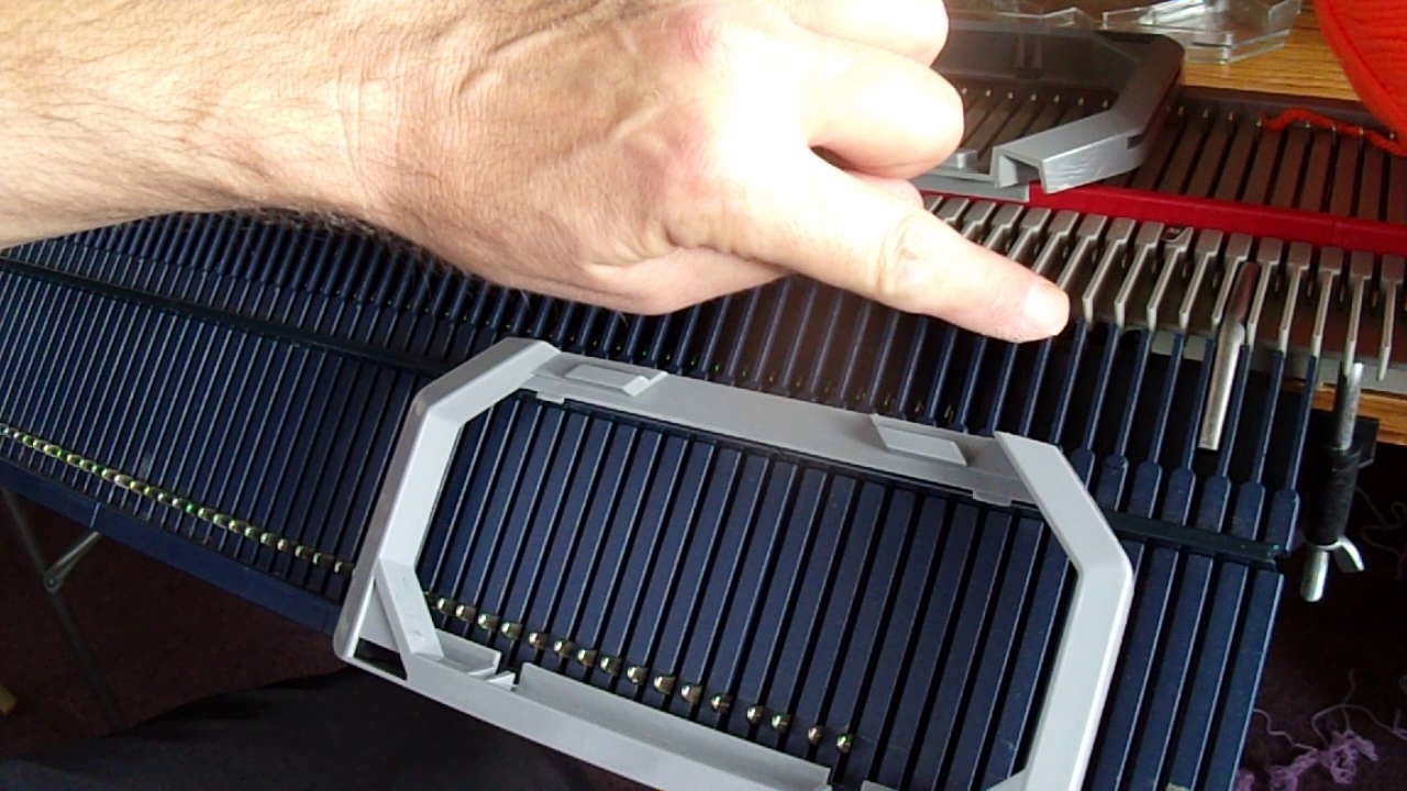 Bond Ribber/Incredible 4 Setting up the Ribber bed, stopper and ...