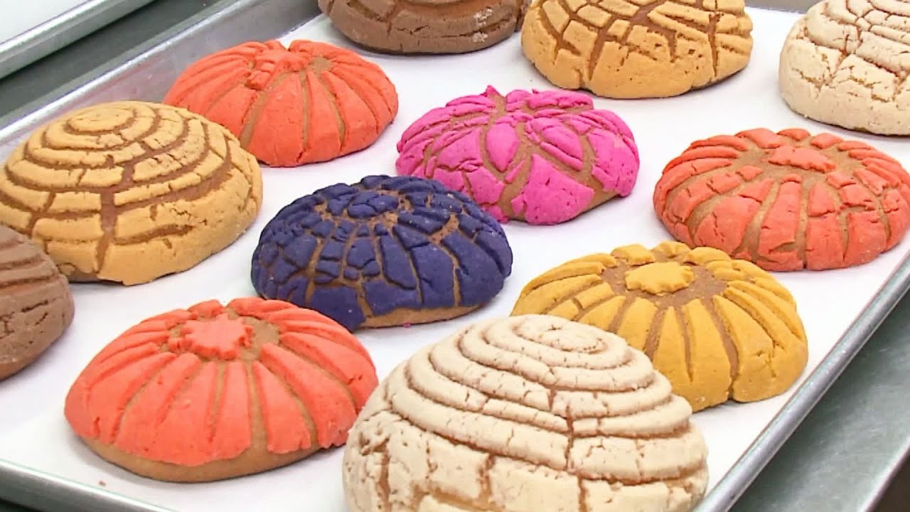 'Dia De La Concha' celebrates Mexican sweets in Chicago - YouTube