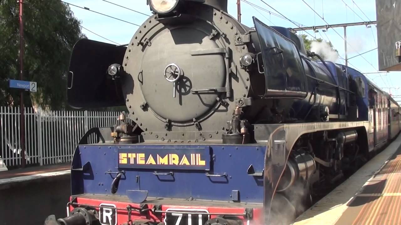 Steamrail: R711 at Newport. - YouTube