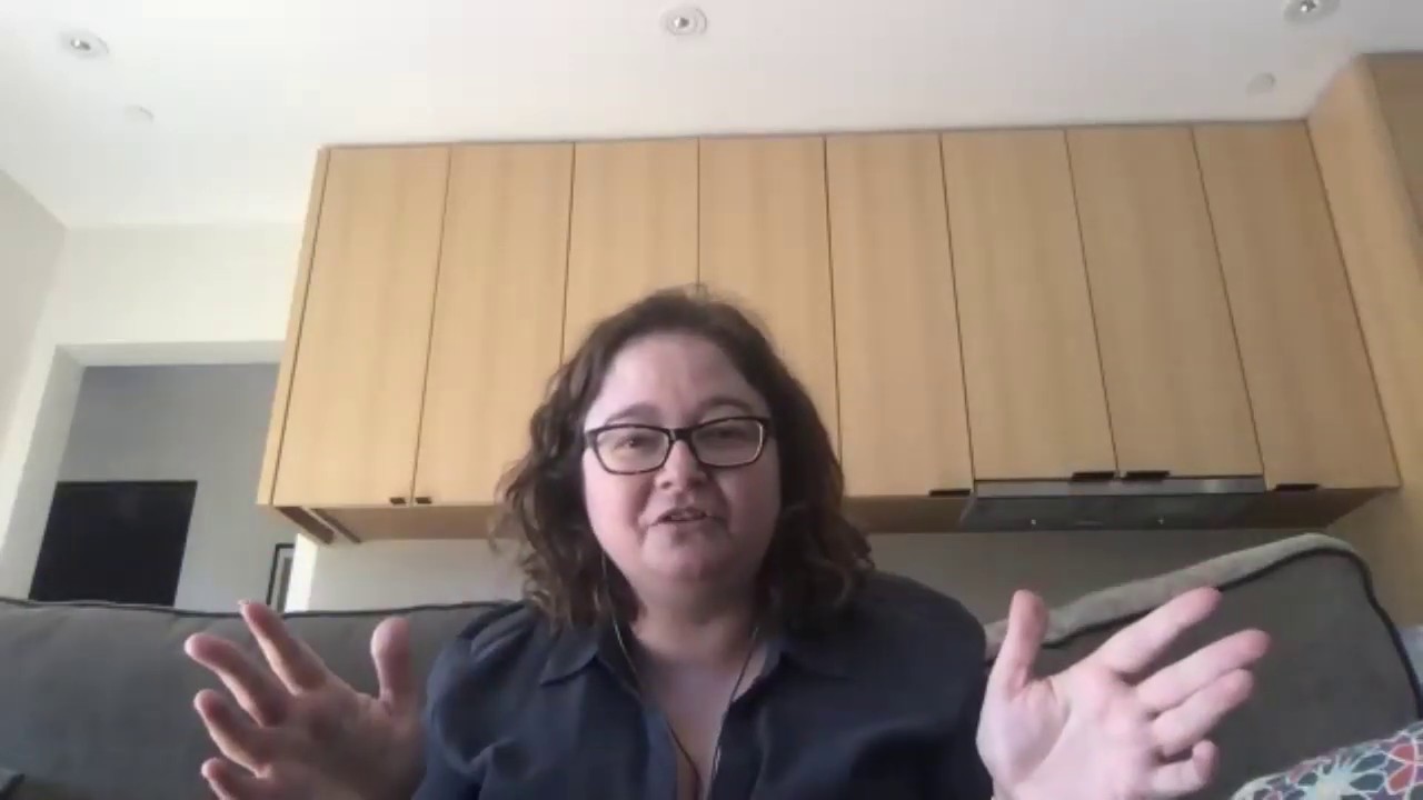 What’s your advice for AI startup founders on hiring and selling? - YouTube