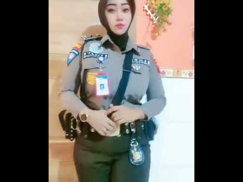 Bu polwan cantik ...