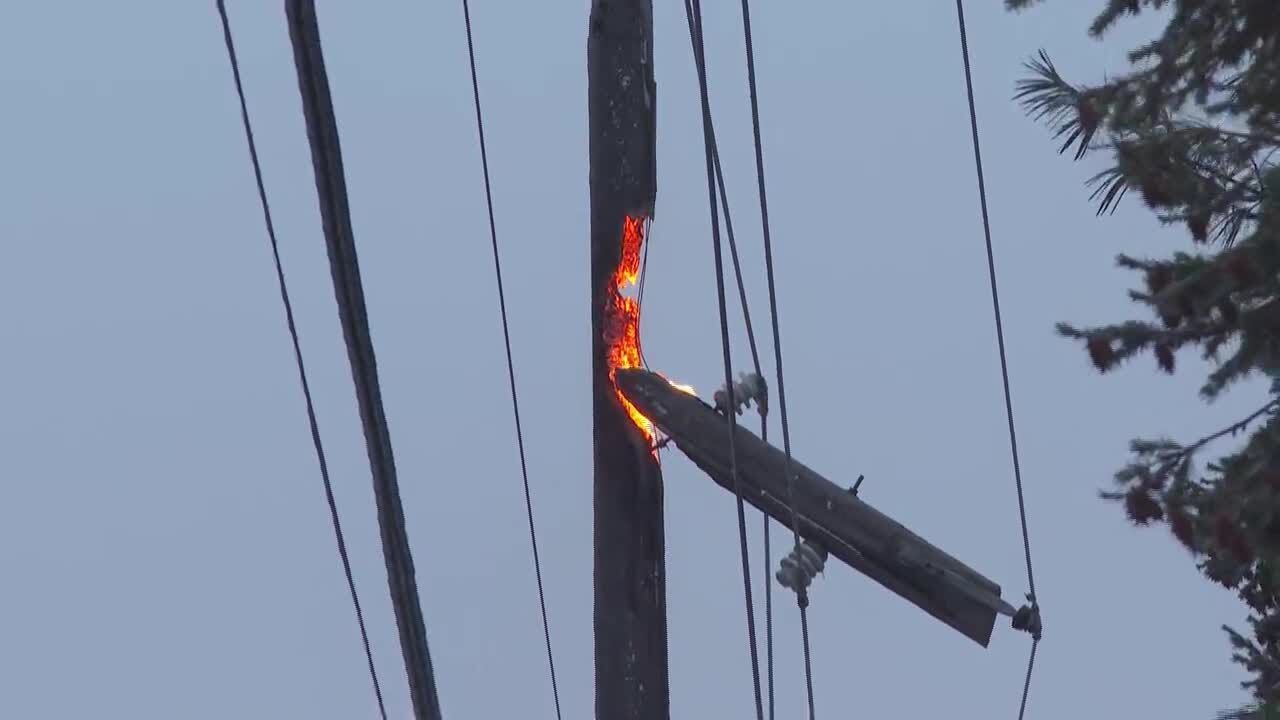 SCENE VIDEO: Power pole catches fire in central Omaha - YouTube