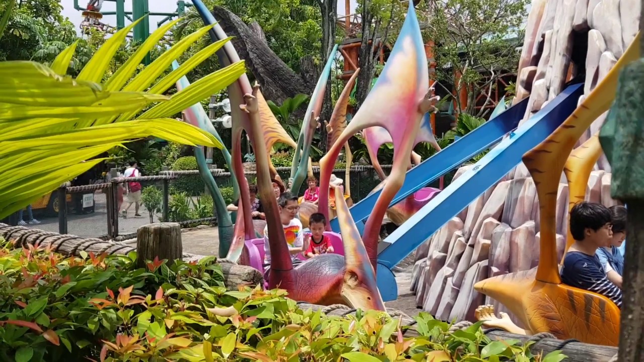 Universal Studio Singapore The Lost World Dino-Soarin - YouTube