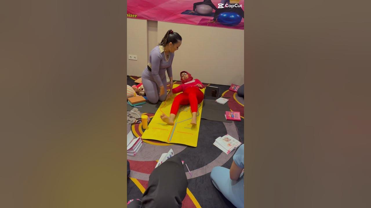 Suasana pelatihan fasilitator prenatal gentle yoga - YouTube