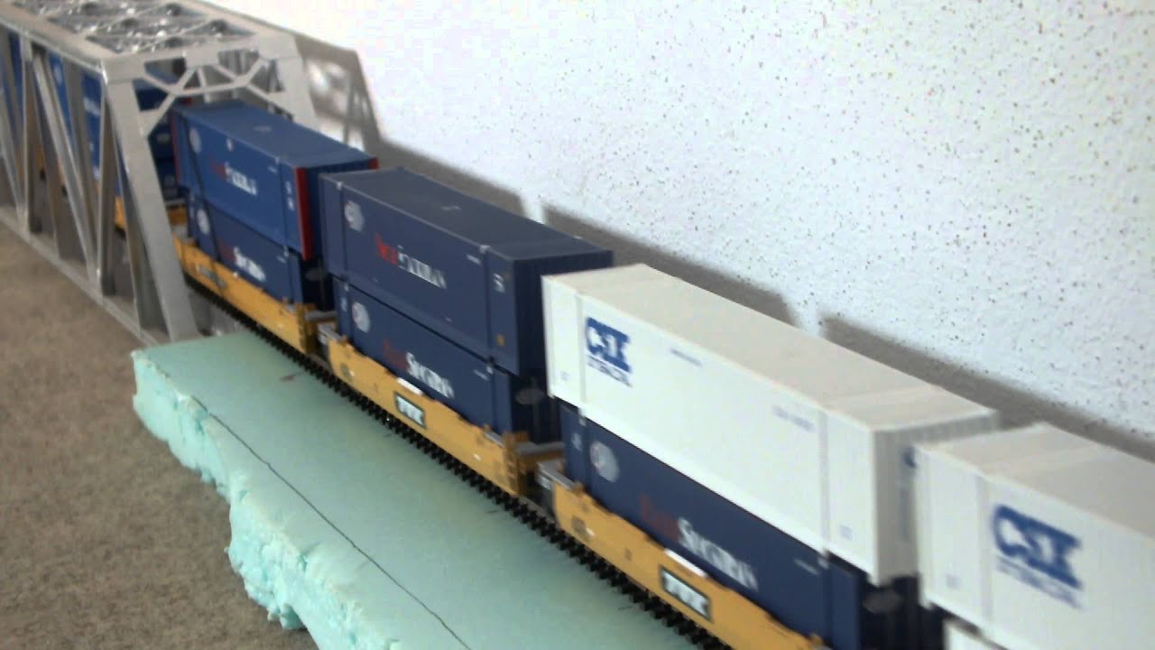 Union Pacific Intermodal with domestic containers - HO scale DCC - YouTube