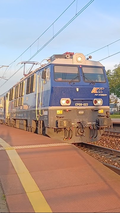 odjazd pociągu intercity Chełmianin EP09-023 ze stacji Świdnik Miasto RP1 - YouTube