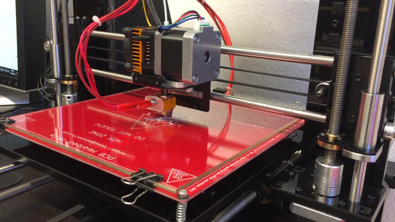 Prusa i3 with MK8 Extruder first print out, unsufficient result - YouTube