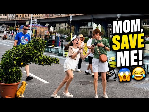 Bushman prank: She Left Her Mom Behind After This Bushman Scare! 😱😂🌿 #BushmanPrank #FunnyPrank 