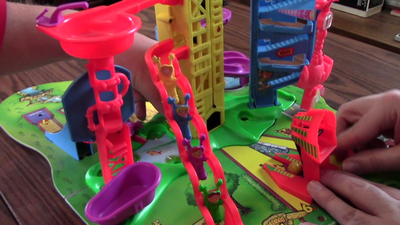 Jake & Owen Play: Goofy Golf Machine - YouTube