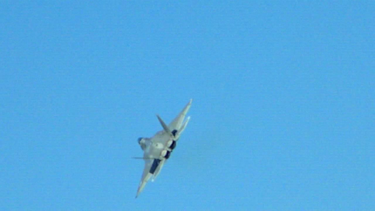 F-22 Raptor Weapon Bay Open - YouTube