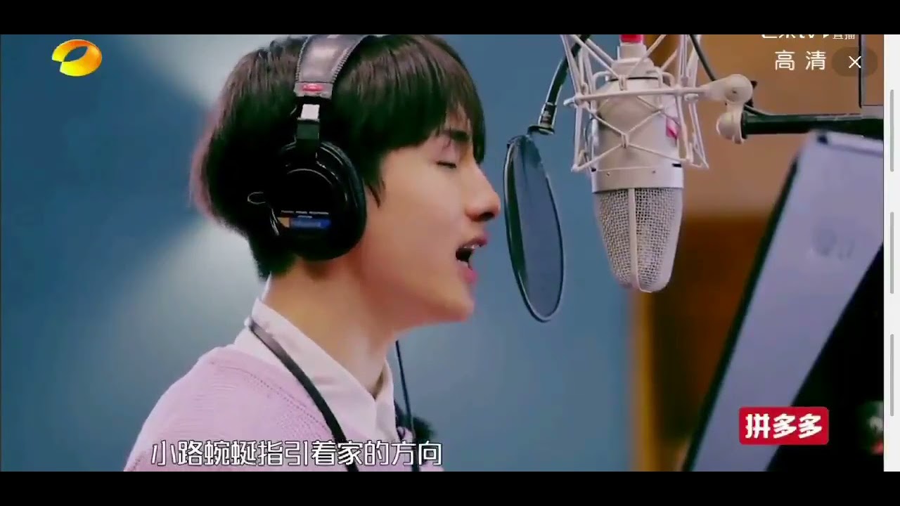Winwin singing 💙 (Real clip) - YouTube