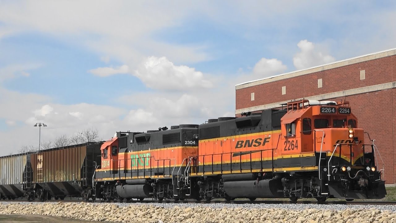 BNSF 2264 Leads a Freight, Davenport, IA 4/10/23 - YouTube