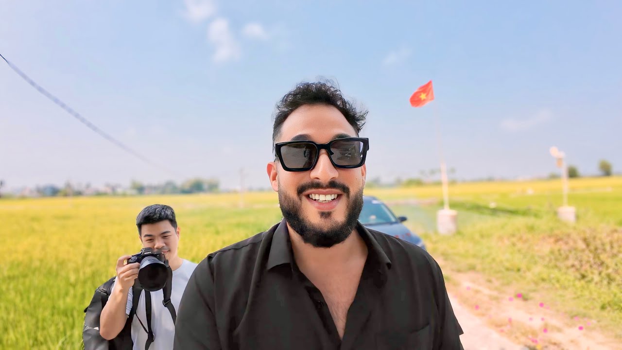 Brunch in the Rice Field! HOI AN CHICKEN RICE 🇻🇳 - YouTube