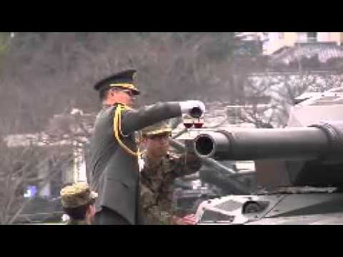 Japanese Type 10 tank shows off superb gun stabilization - YouTube