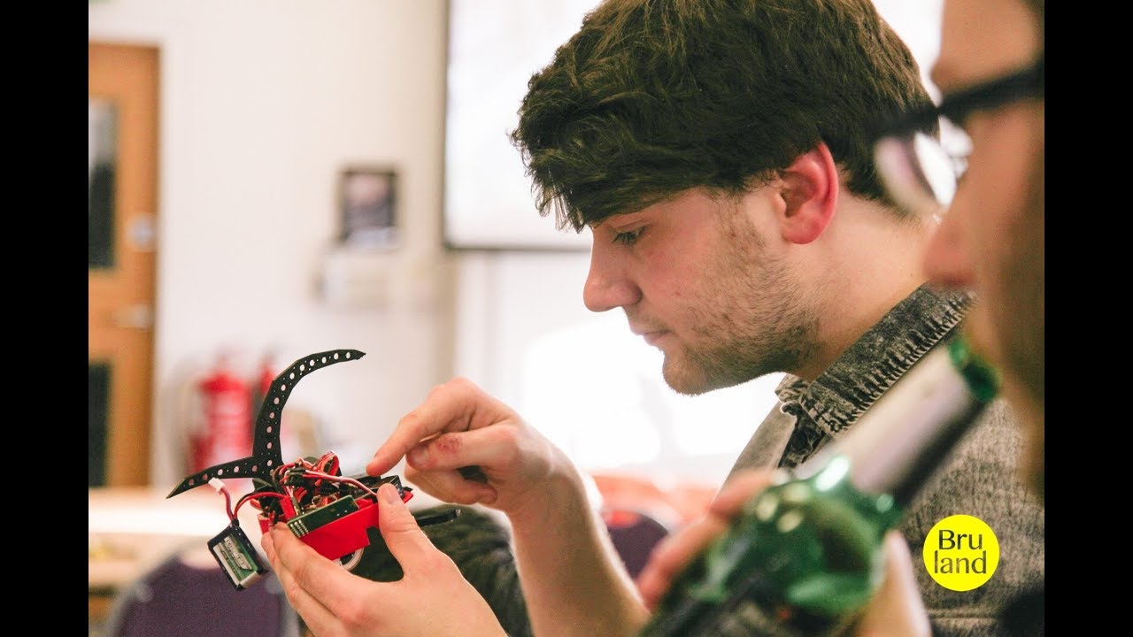 Pincer / Grabber Antweight Robot: Little Prick - an interview - YouTube