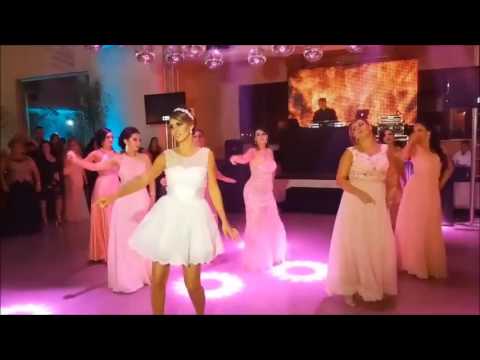 Noiva surpreende em seu casamento