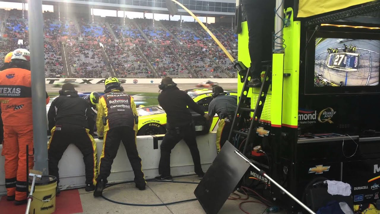 NASCAR Pit Stop - Up Close! - YouTube