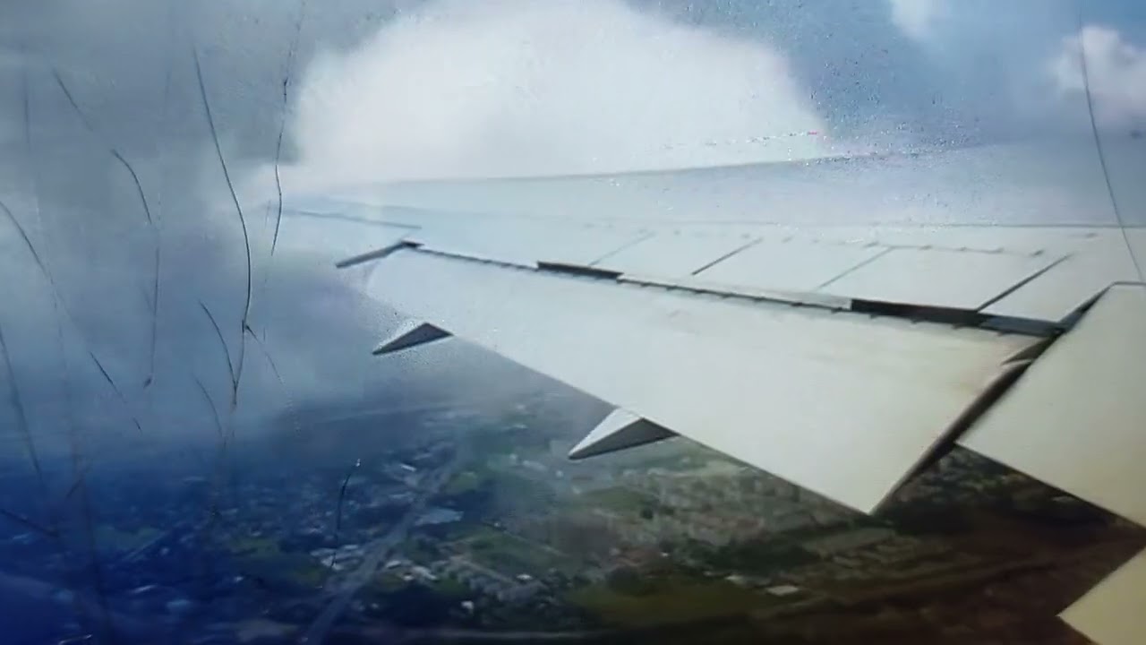 lot polish airlines flight 16 landing animation - YouTube