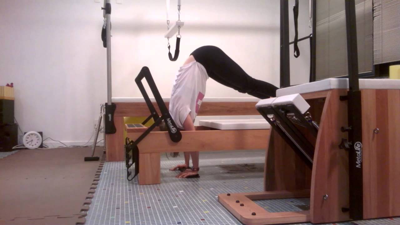 "V" invertido no reformer - Studio Rô Lima Pilates no - YouTube