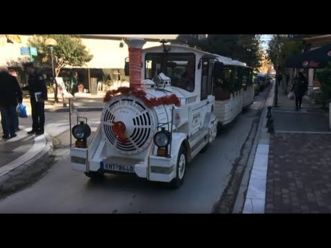 ΞΕΤΡΕΛΑΝΕ ΜΙΚΡΟΥΣ ΚΑΙ ΜΕΓΑΛΟΥΣ ΤΟ ΧΡΙΣΤΟΥΓΕΝΝΙΑΤΙΚΟ ΤΡΕΝΑΚΙ ΣΤΗΝ ...