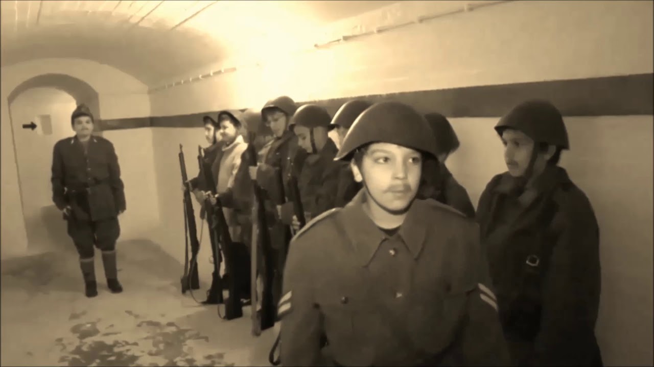 "ΣΤΗ ΣΚΙΑ ΤΟΥ ΚΑΣΤΡΟΥ" αφιερωμένη στην πόλη μας. - YouTube