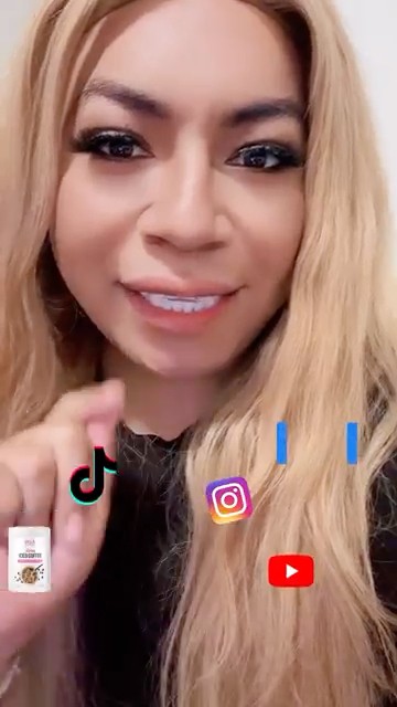 Emma dice que la sigan en sus redes sociales - YouTube