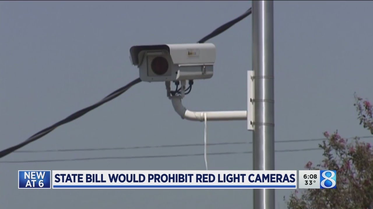 Michigan lawmakers consider red light camera ban - YouTube